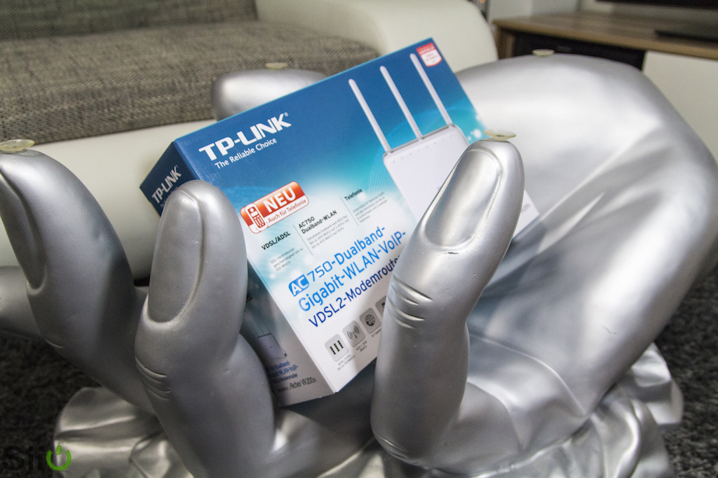 TP-Link VR200V VoIP DECT Router - vs. - FRITZ!Box 7490